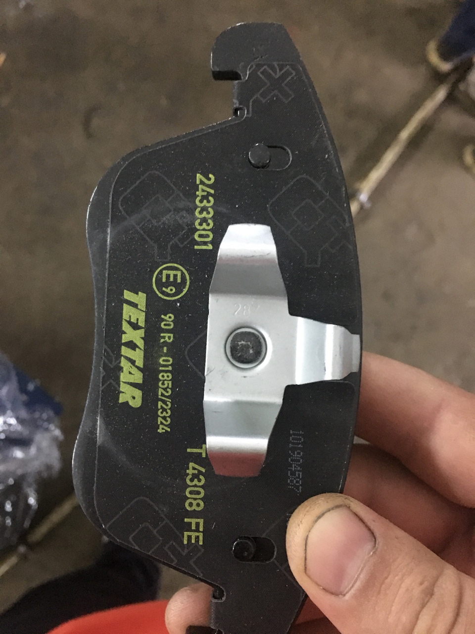 Замена колодок плюс небольшая ревизия — Volkswagen Tiguan (1G), 2 л, 2013 года | визит на сервис ...