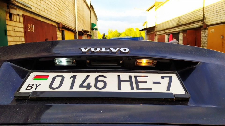 Ремонт подсветки номерного знака (замена патронов ламп) — Volvo S60 (1G ...