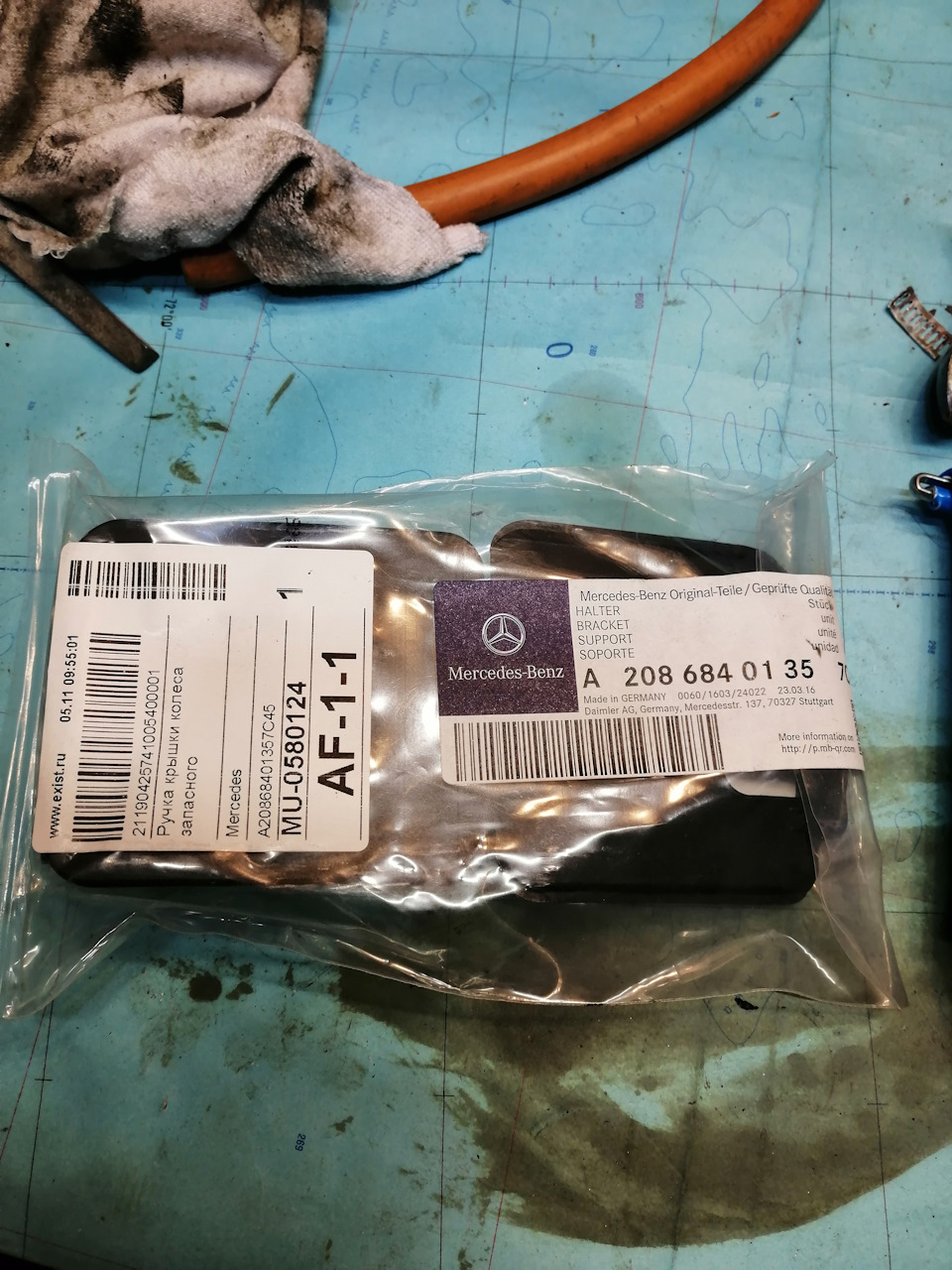 Ручка пола багажника — Mercedes-Benz E-Class (W210), 2,4 л, 2000 года ...