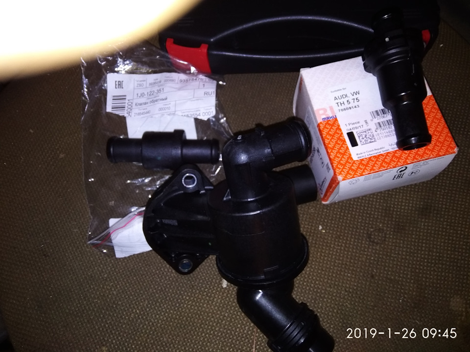 ТермостаТЫ и обратный клапан. — Audi A4 Avant (B8), 2 л, 2010 года ...