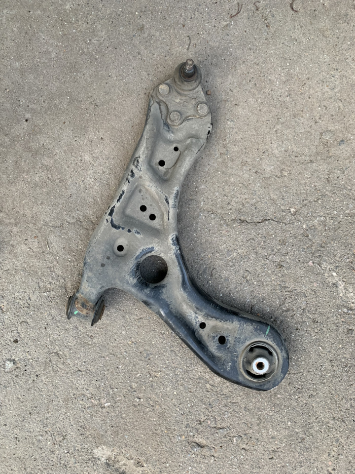 6RU407151 РЫЧАГ ПОДВЕСКИ VAG | Запчасти на DRIVE2