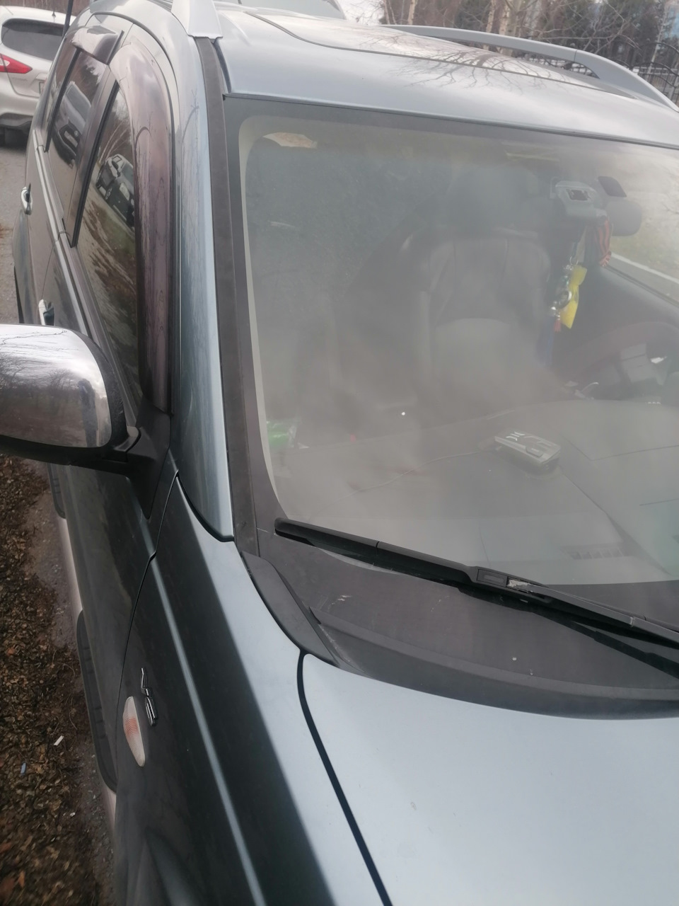 Правый молдинг лобового стекла — Mitsubishi Outlander XL, 3 л, 2008 ...