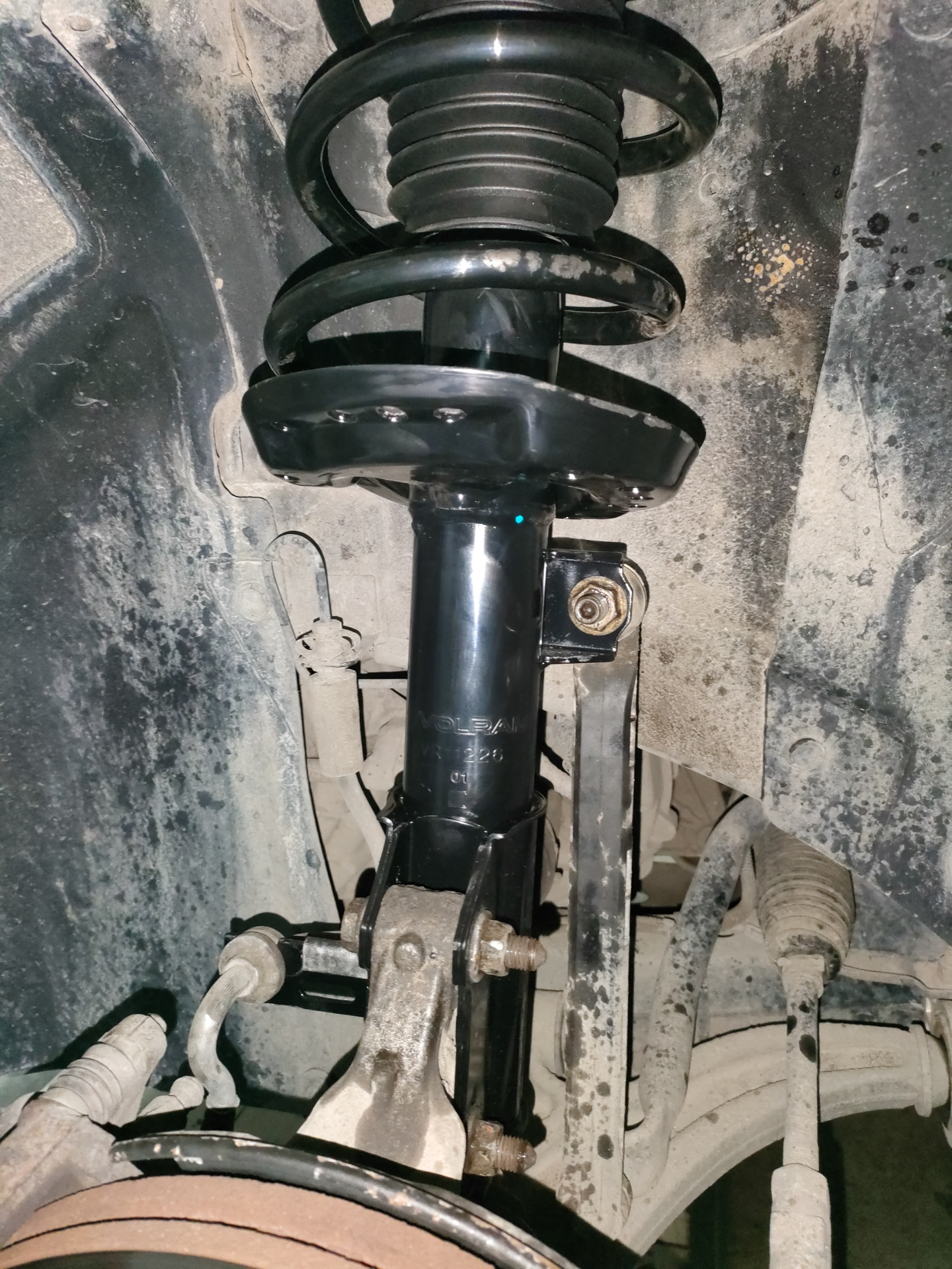 Замена передних амортизаторов VOLRAM — Opel Astra J, 1,6 л, 2010 года ...