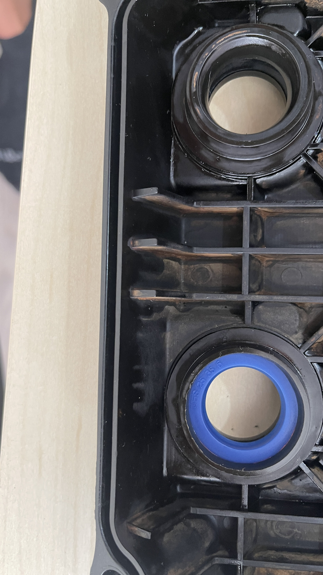 Замена уплотнений свечных колодцев 6b31 — Mitsubishi Outlander XL, 3 л ...