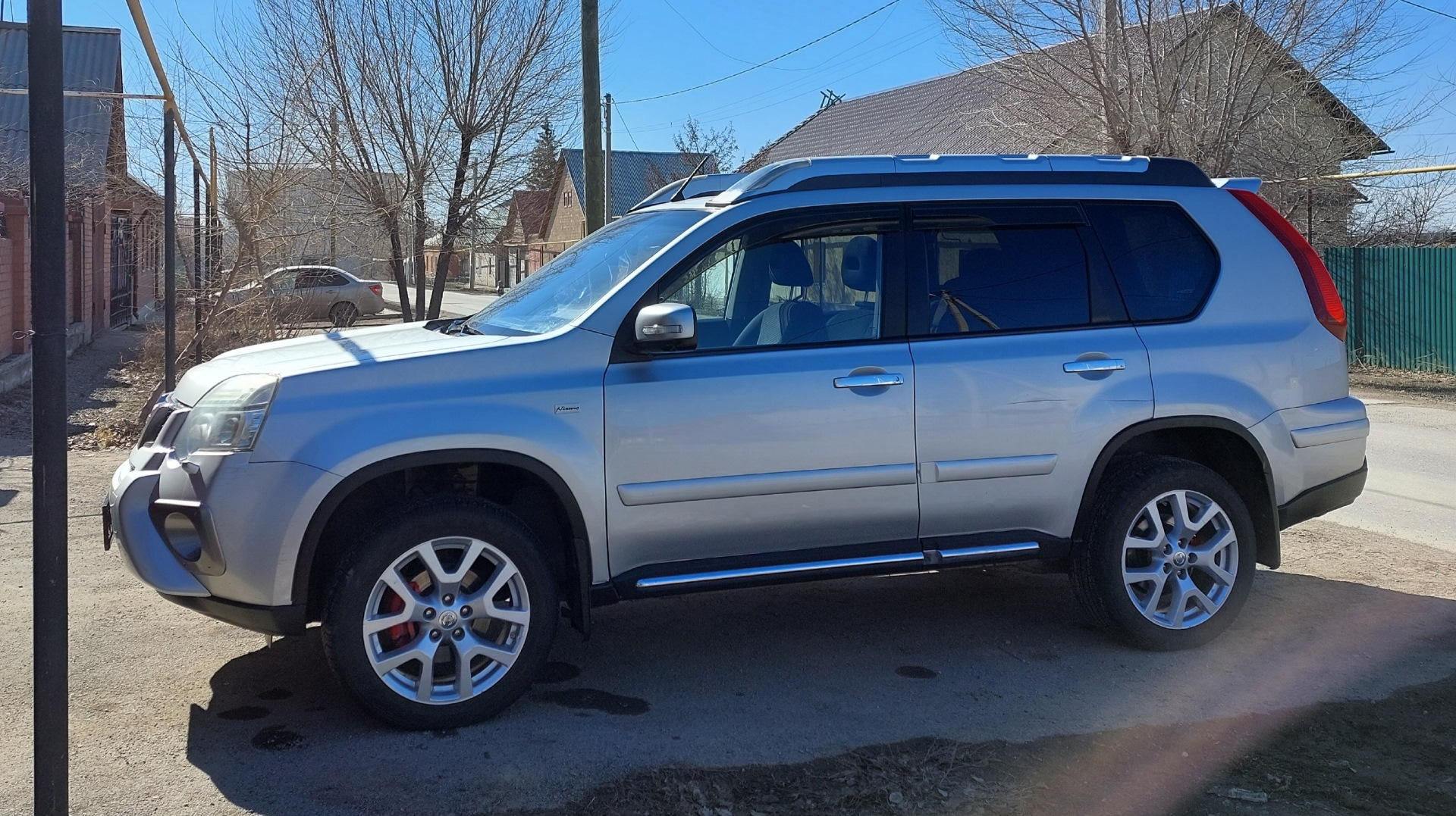 Оригинальные нижние накладки дверей с хромом — Nissan X-Trail II (t31 ...