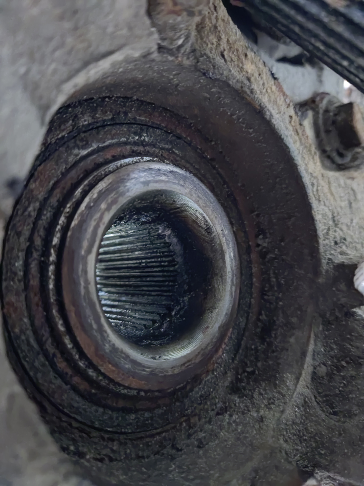 Замена кольца прокладки между шрусом и ступицей. Попытка устранения ...