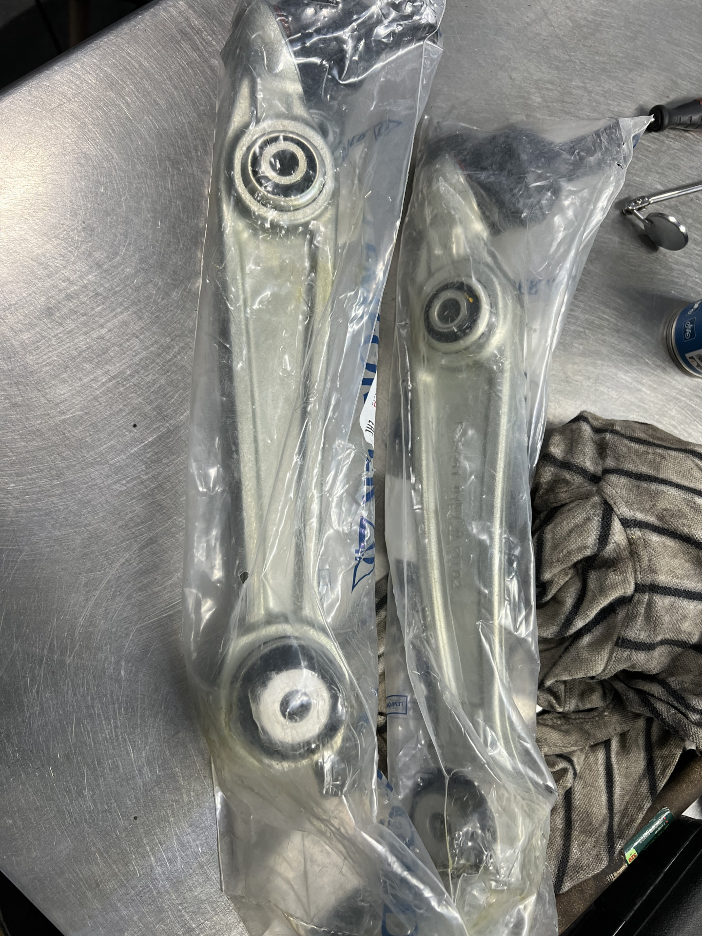 Замена прокладки клапанной крышки, сальника на задний редуктор, датчика ...