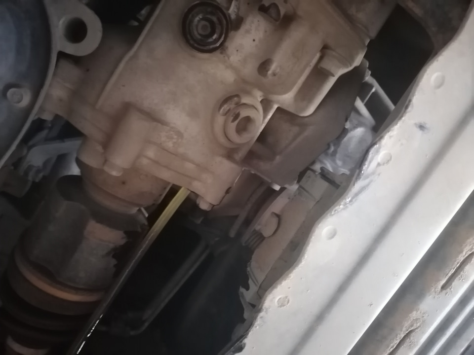 Замена масла в раздатке и заднем редукторе — Mitsubishi Outlander (3G ...