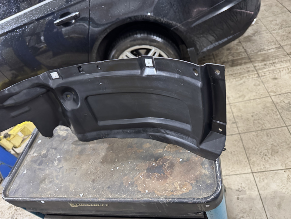 Замена локера под подкрылком — Audi A6 (C7), 2 л, 2018 года | поломка ...