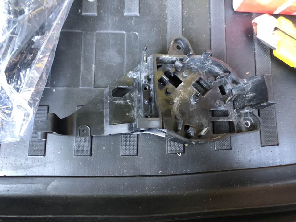 Замена накладок ПТФ Outlander GF. — Mitsubishi Outlander (3G), 2,4 л ...