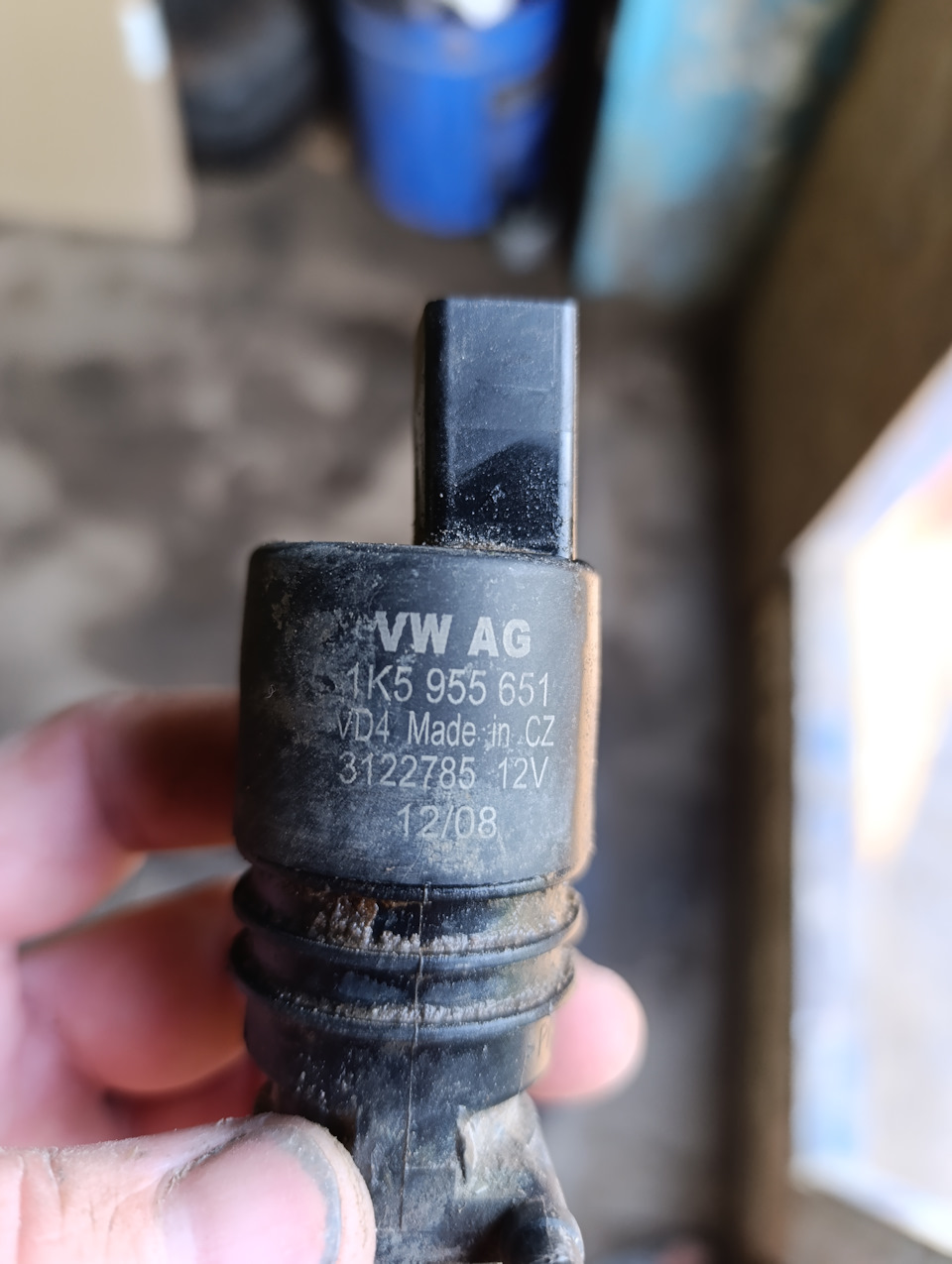 Volkswagen Passat B6 — Замена моторчика стеклоомывателя — Volkswagen Passat B6, 1,6 л, 2008 года ...