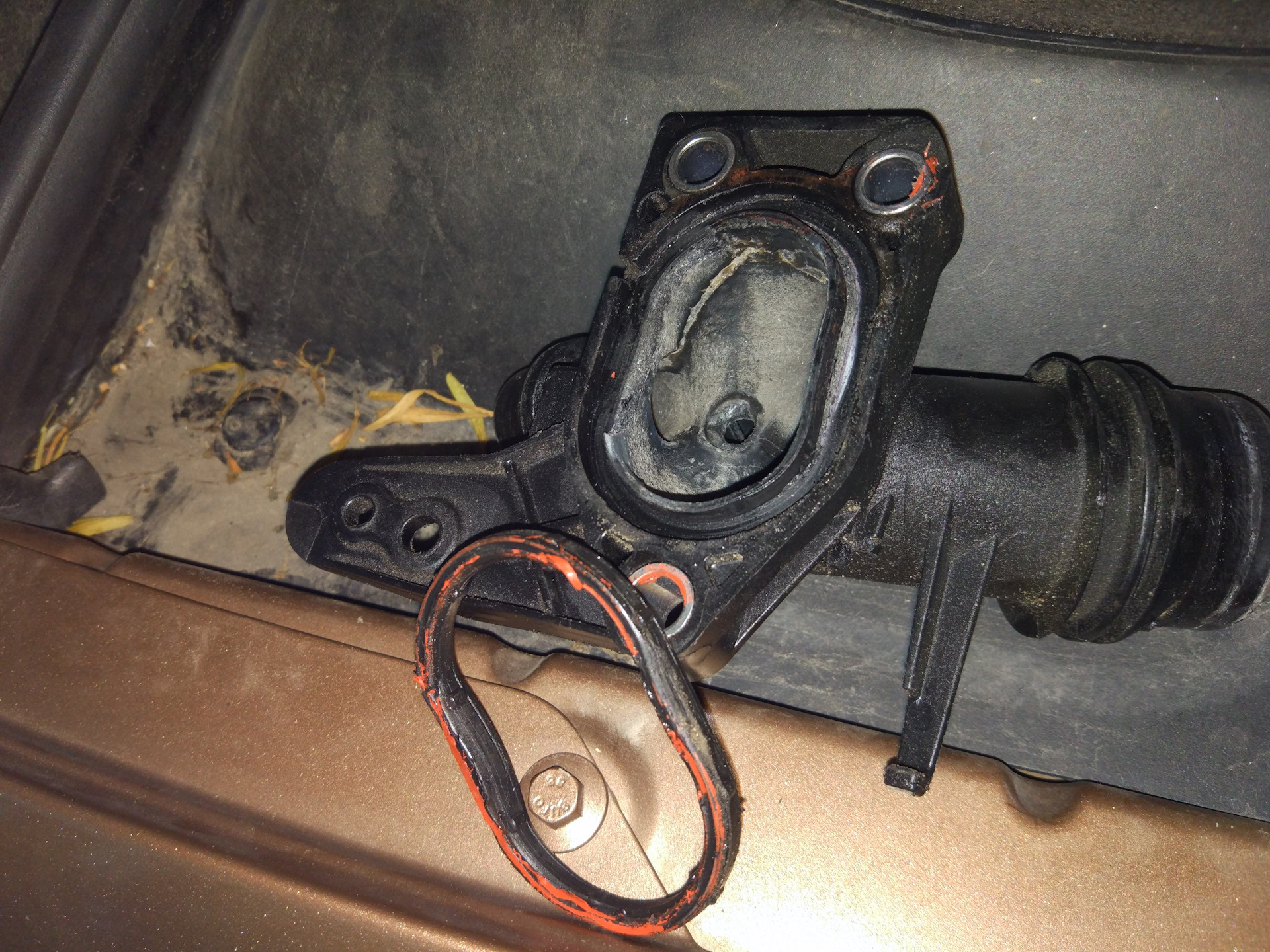 Фланец. — Volvo XC60 (1G), 2,4 л, 2010 года | визит на сервис | DRIVE2