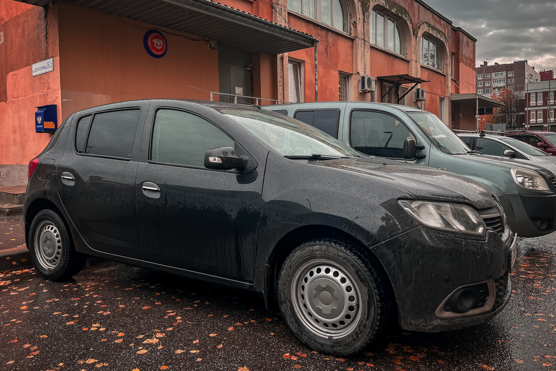 Декоративные колпаки ступиц. — Renault Sandero 2G, 1,6 л, 2015 года ...
