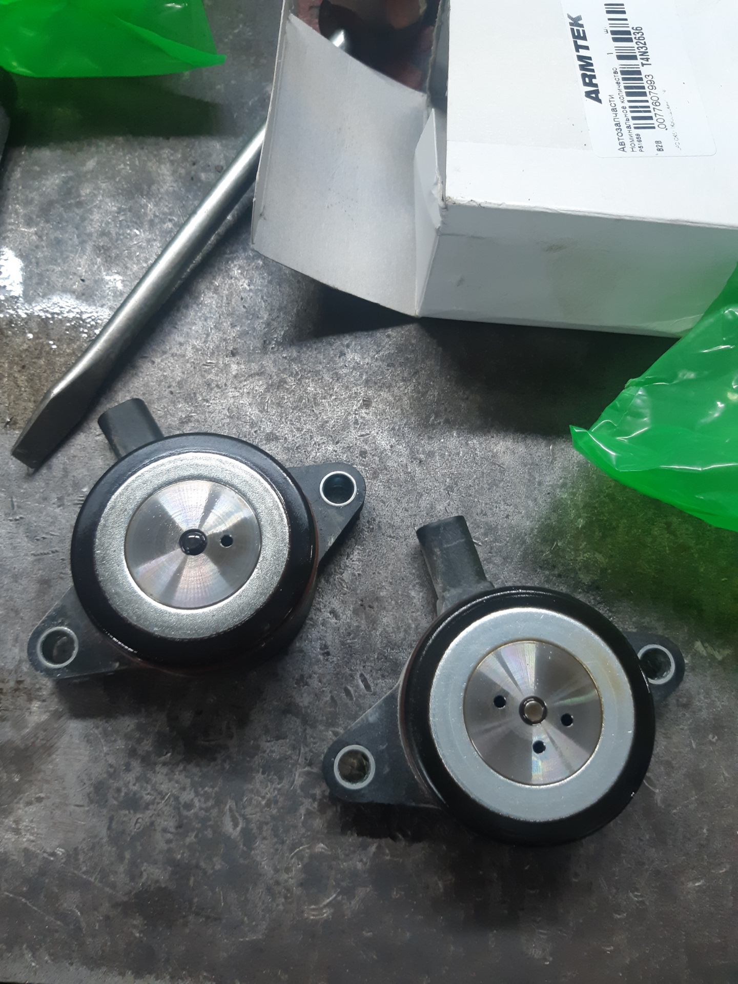 Замена электромагнитных клапанов фаз — Jaguar XE, 2 л, 2018 года ...