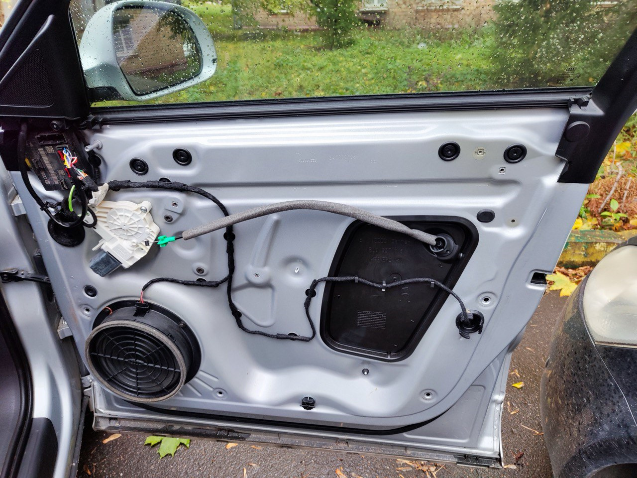 Установка среднечастотников Bose — Audi Q3 (1G), 2 л, 2012 года ...