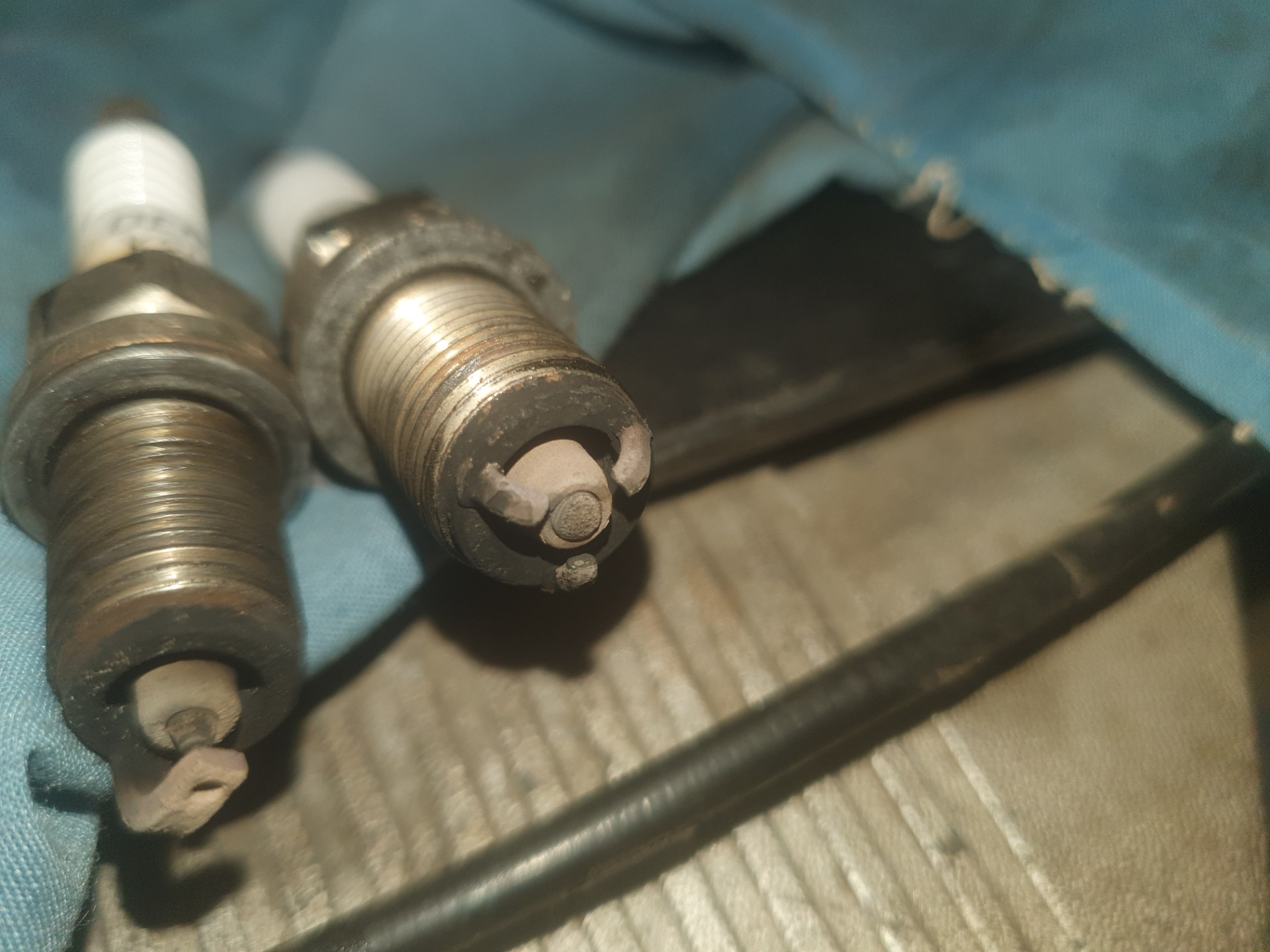 Свечки — Volvo 850, 2,5 л, 1994 года | наблюдение | DRIVE2