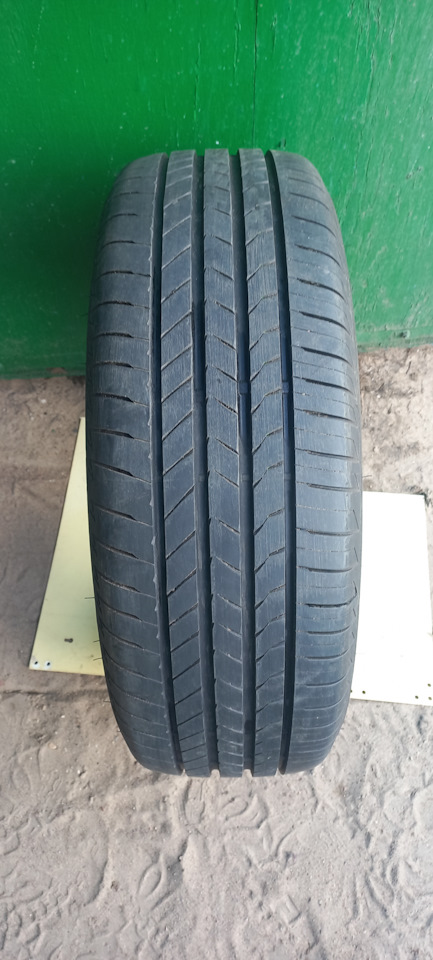 Шины летние Bridgestone 225/65 R17 на Toyota RAV4 (5G). Б/у | 720 Br в ...