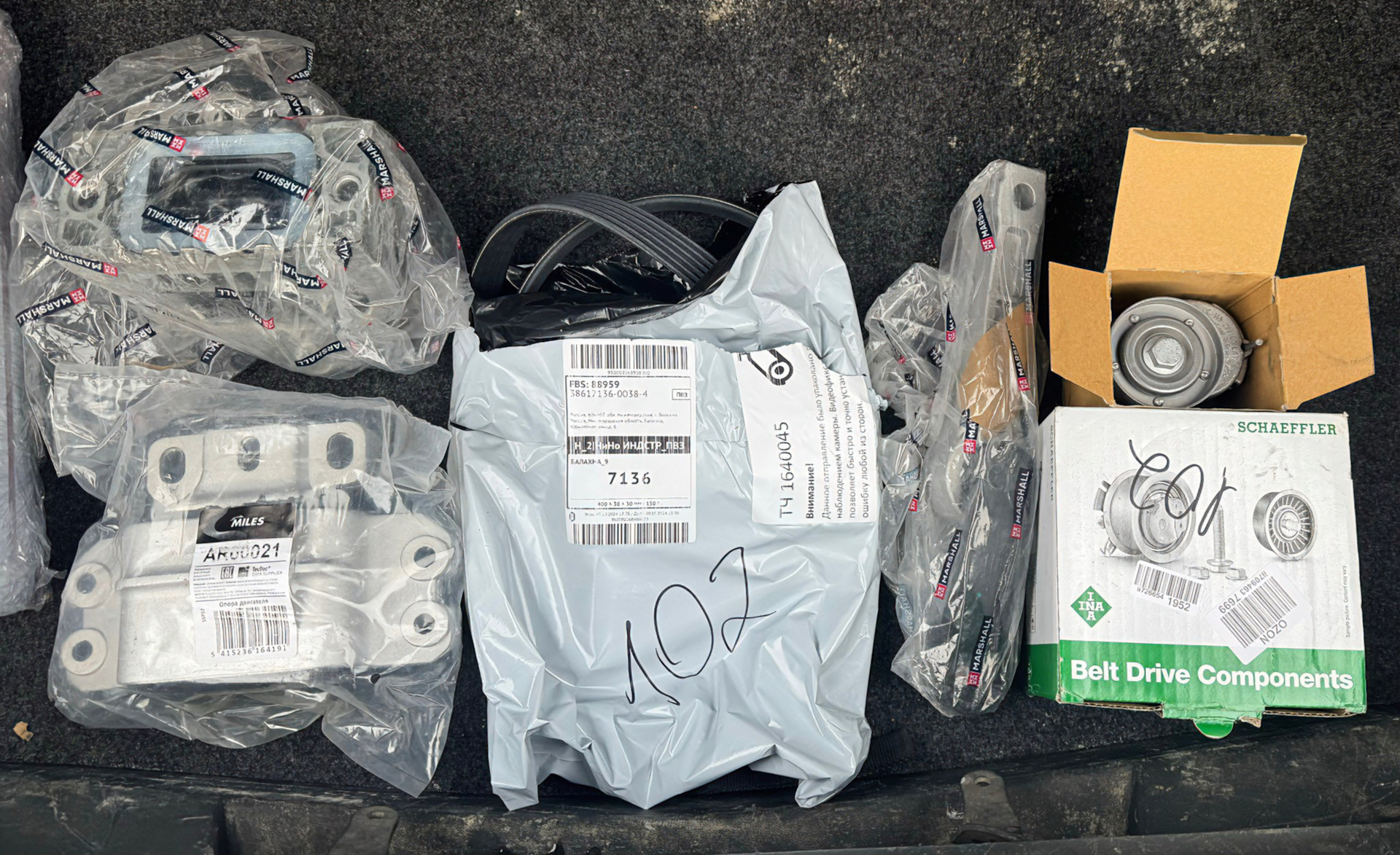 Замена подушек двигателя и приводного ремня с роликами на Skoda Octavia ...