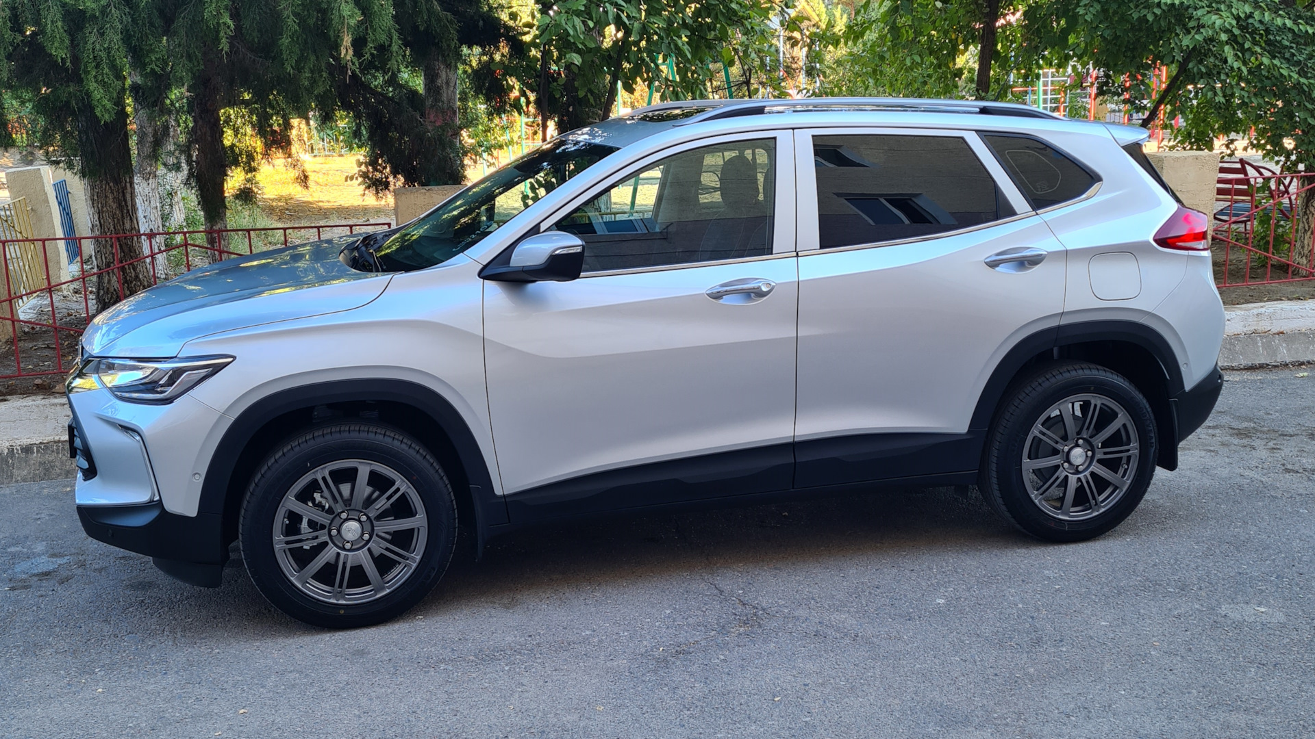 Chevrolet Tracker (2019) 1.2 бензиновый 2023 | Swichblade silver на DRIVE2