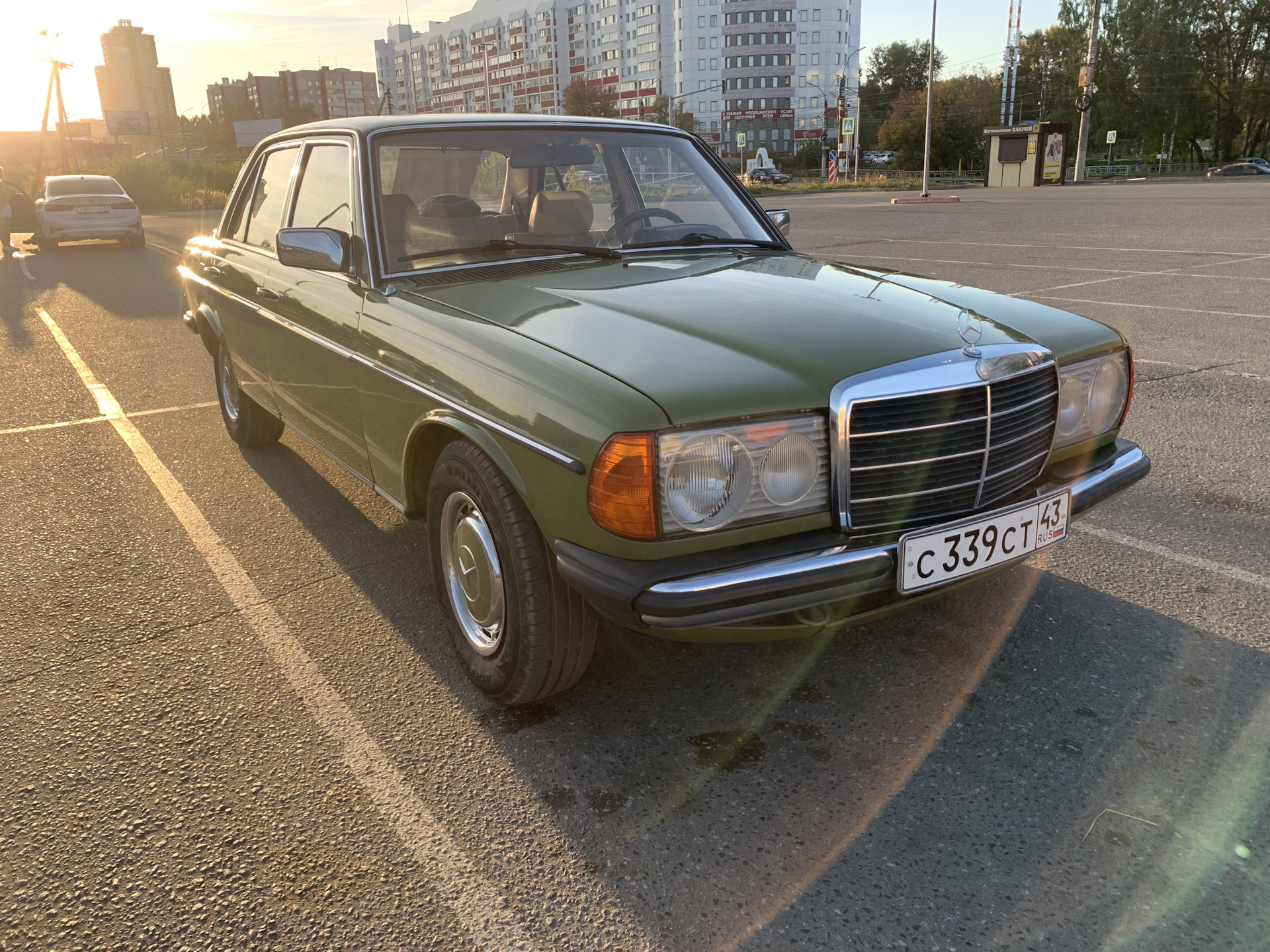Тусовка в Чебоксарах — Mercedes-Benz W123, 2 л, 1982 года | встреча ...