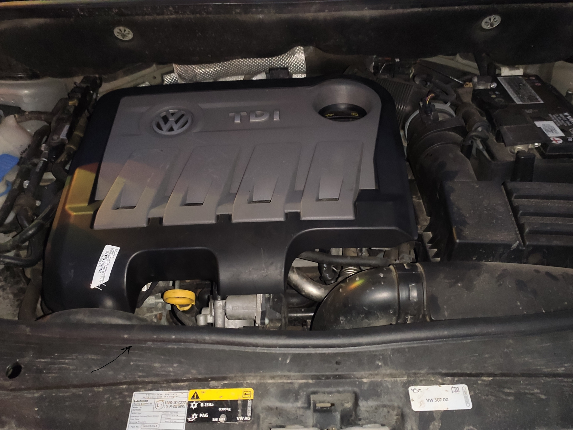 Не прошло и три года:) Крышка двигателя — Volkswagen Caddy (4G), 2 л ...