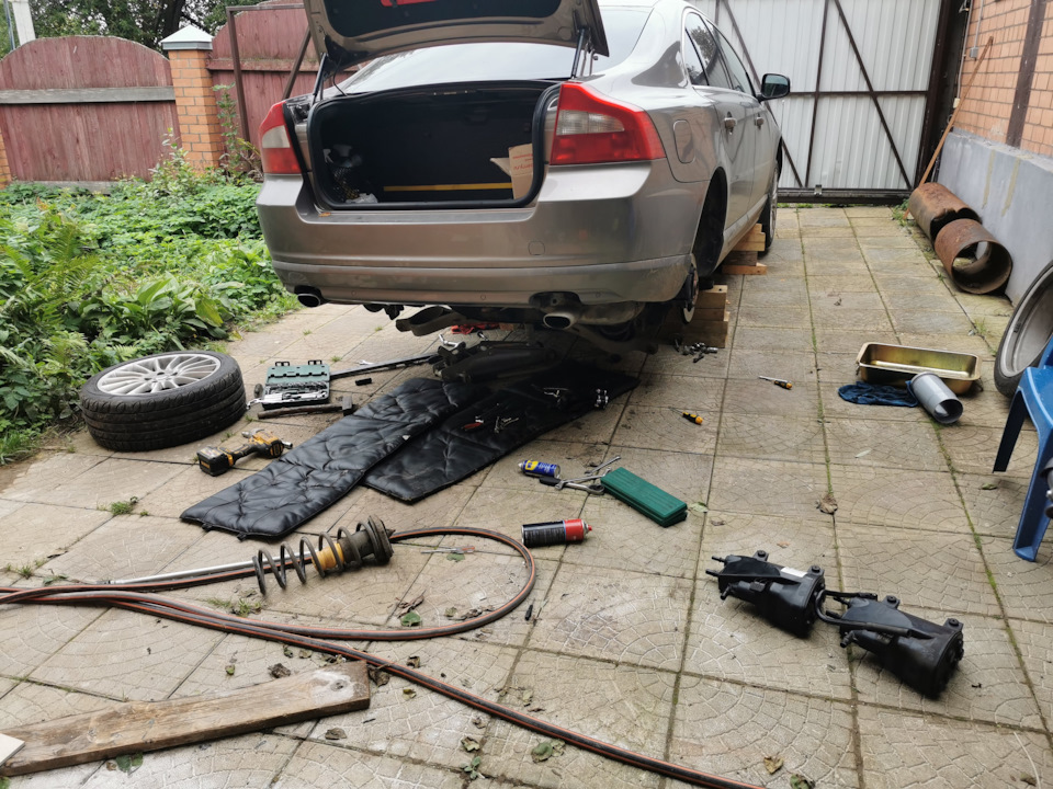 Осеннее обслуживание. Часть 1. Замена абсорбера. — Volvo S80 (2G), 4,4 ...