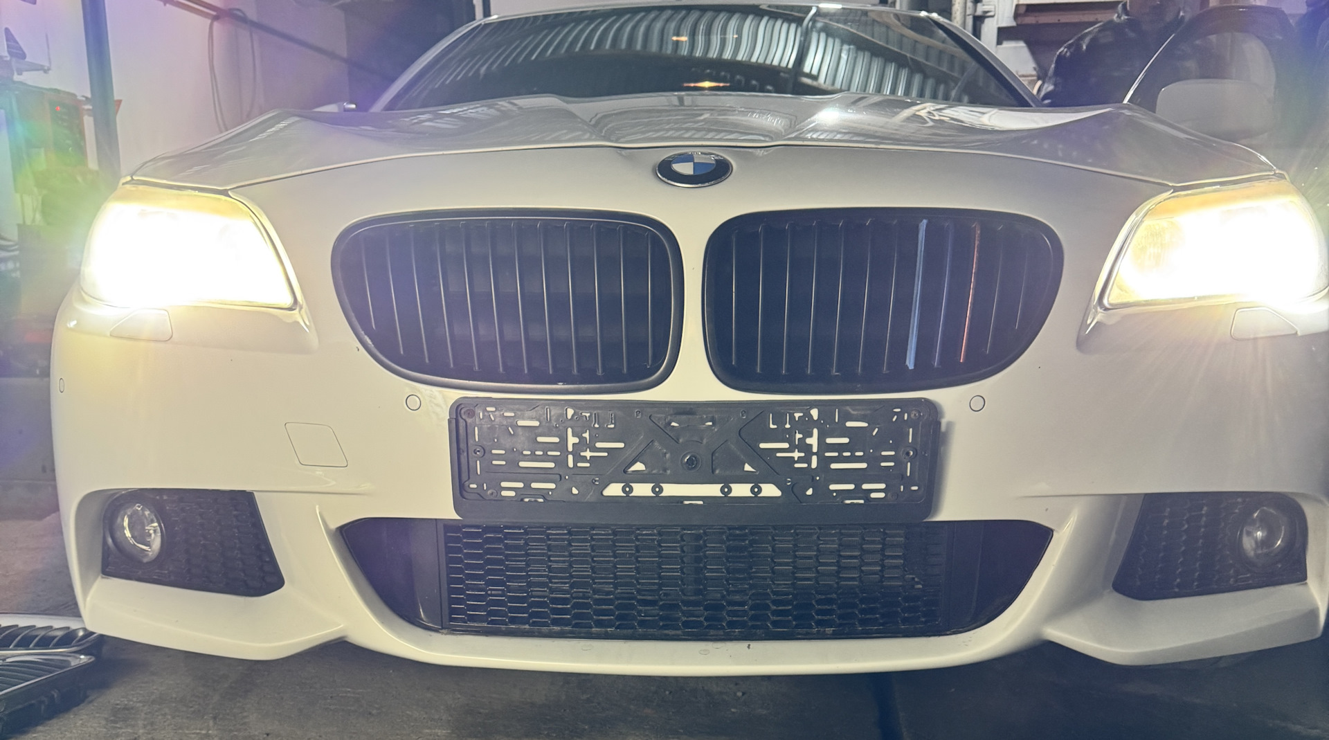 Заменил решетку радиатора — BMW 5 series (F18), 3 л, 2010 года | тюнинг ...