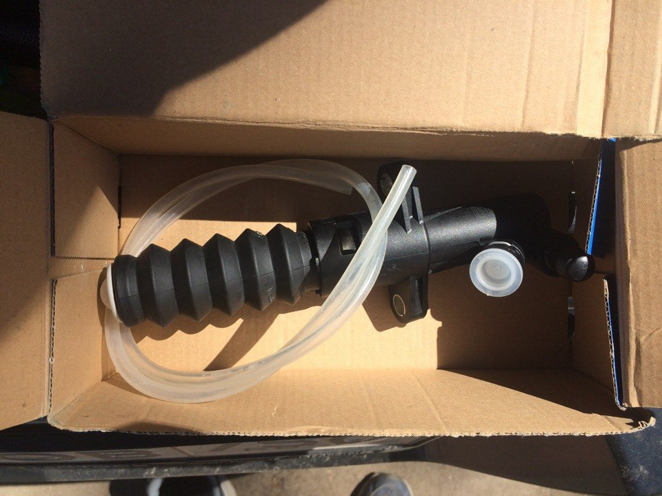 Замена рабочего цилиндра сцепления — Citroen C4 (2G), 1,6 л, 2012 года ...