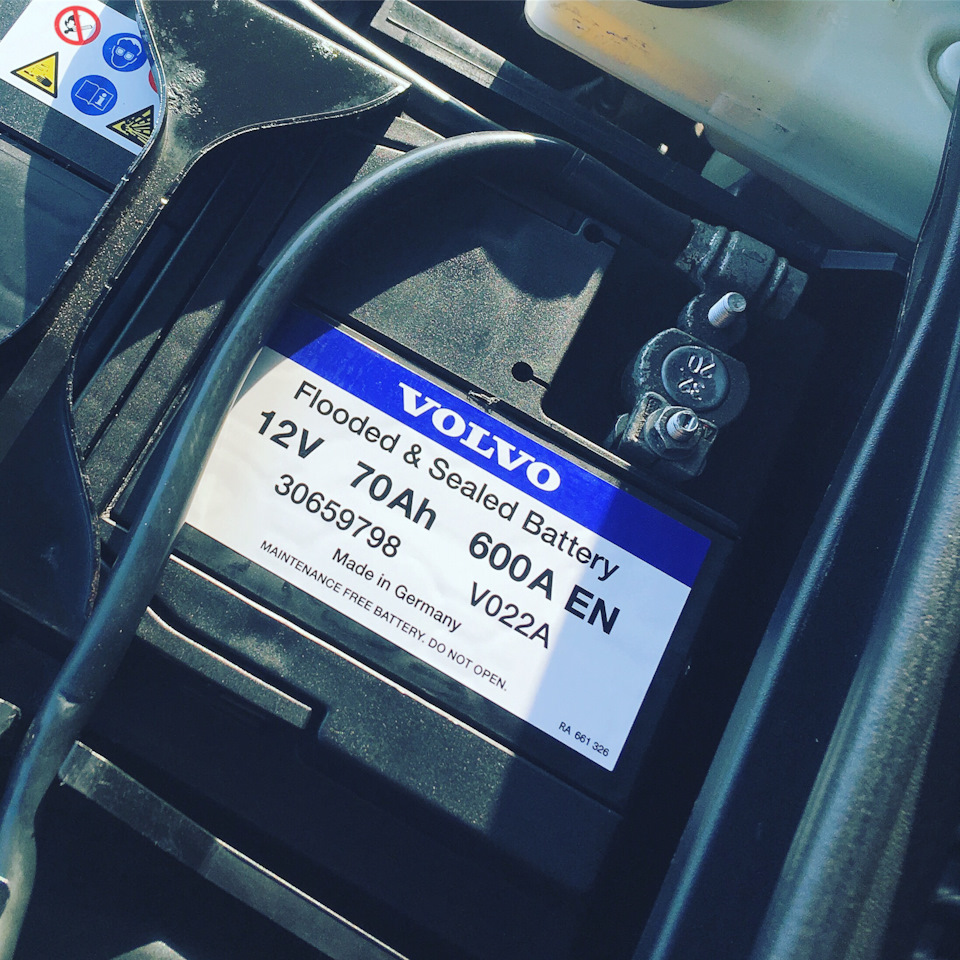 Volvo S40 II. Замена аккумулятора. — Volvo S40 (2G), 2,4 л, 2007 года ...