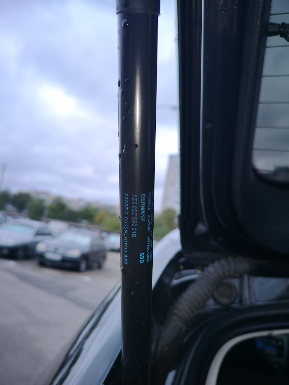 1Z582755001S Амортизатор багажника Skoda Octavia VAG | Запчасти на DRIVE2