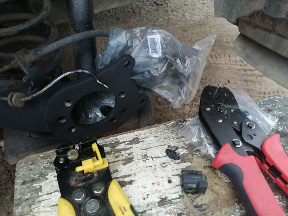 Замена задних ступиц, пыльников и восстановление разъёмов АБС. — Toyota ...