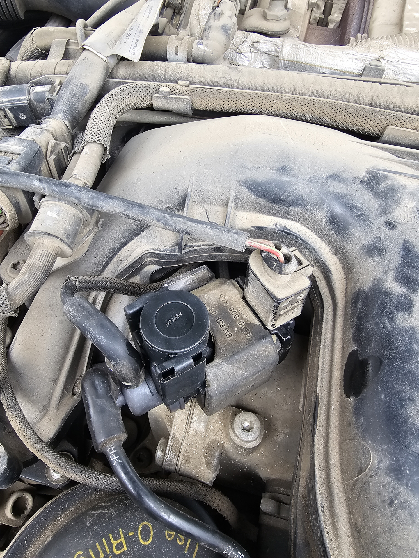 Замена клапана контура ОЖ головки блока цилиндров — Volkswagen Touareg ...