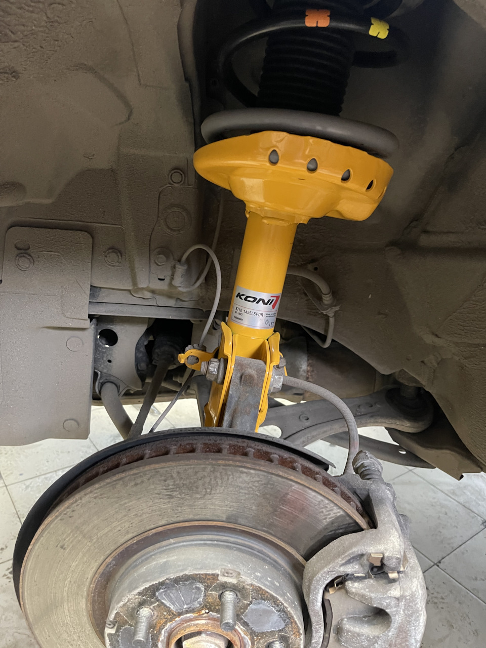 Замена амортизаторов. Пружинка в рейке. Задние колодки — Subaru Levorg ...