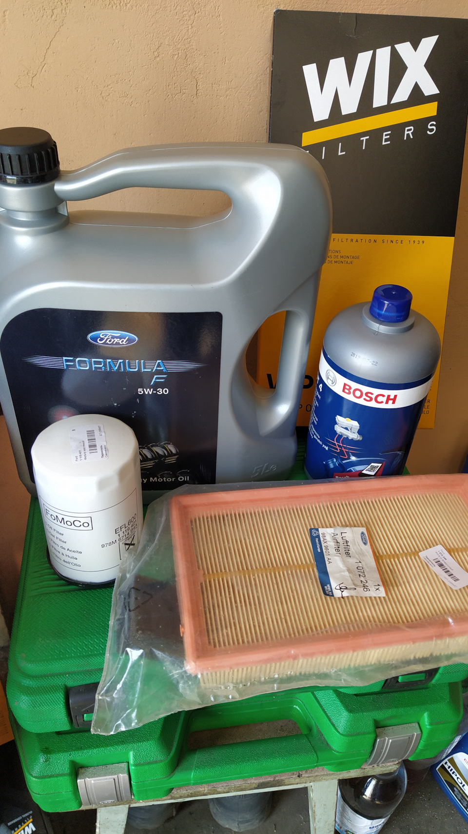 1072246 ФИЛЬТР ВОЗДУШНЫЙ / FOCUS 1.4-2.0 08/98~, TRANSITR/TURNEO ...