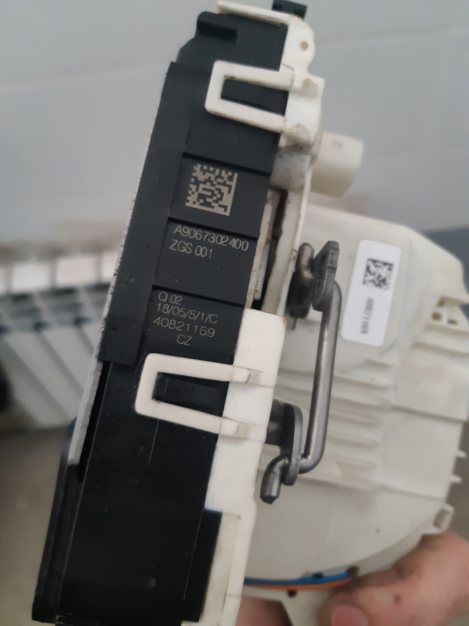 A9067302400 Замок двери Mercedes | Запчасти на DRIVE2