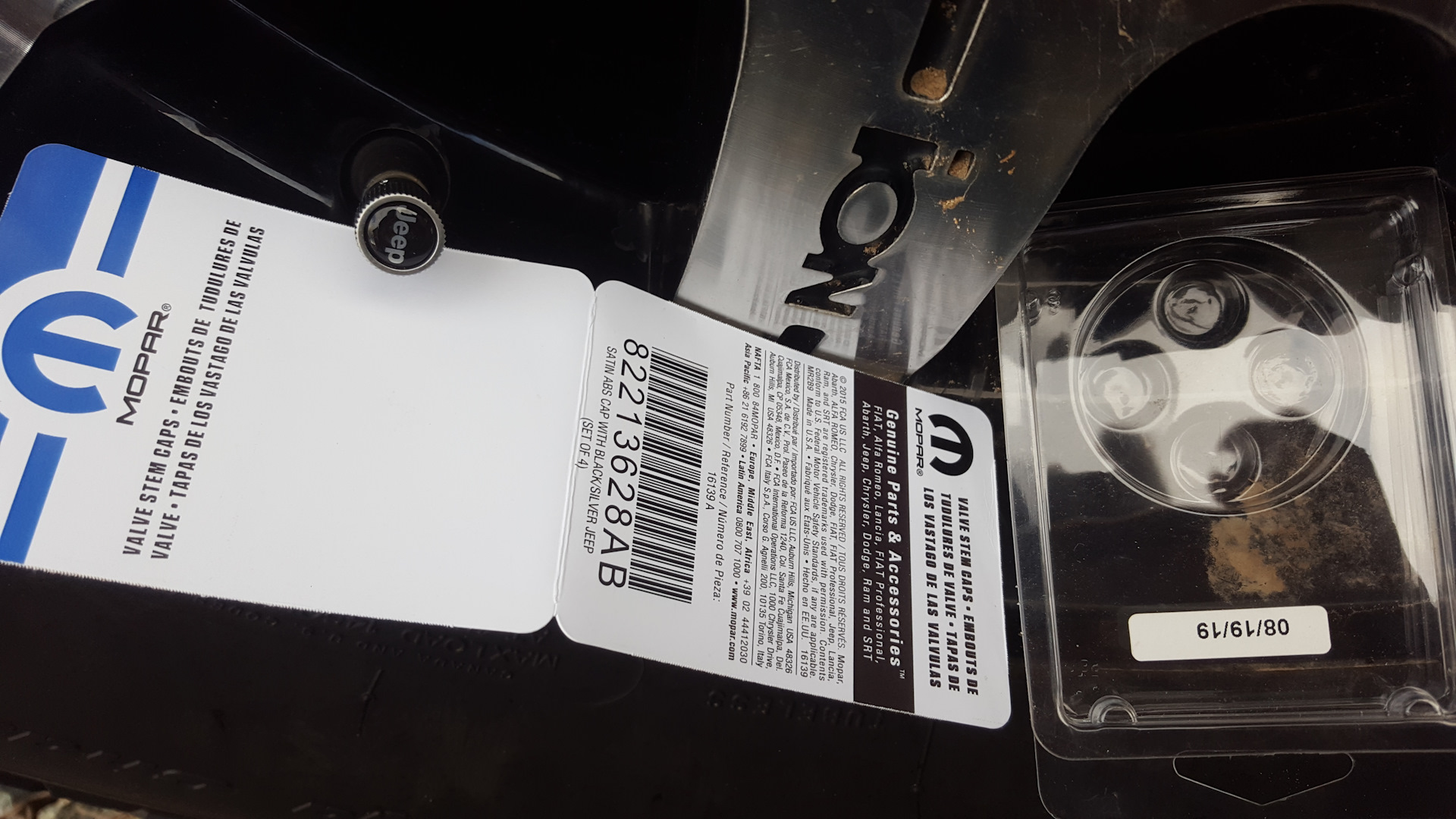 Колпачки на ниппели mopar 82213628AB с логотипом jeep — Jeep Wrangler ...