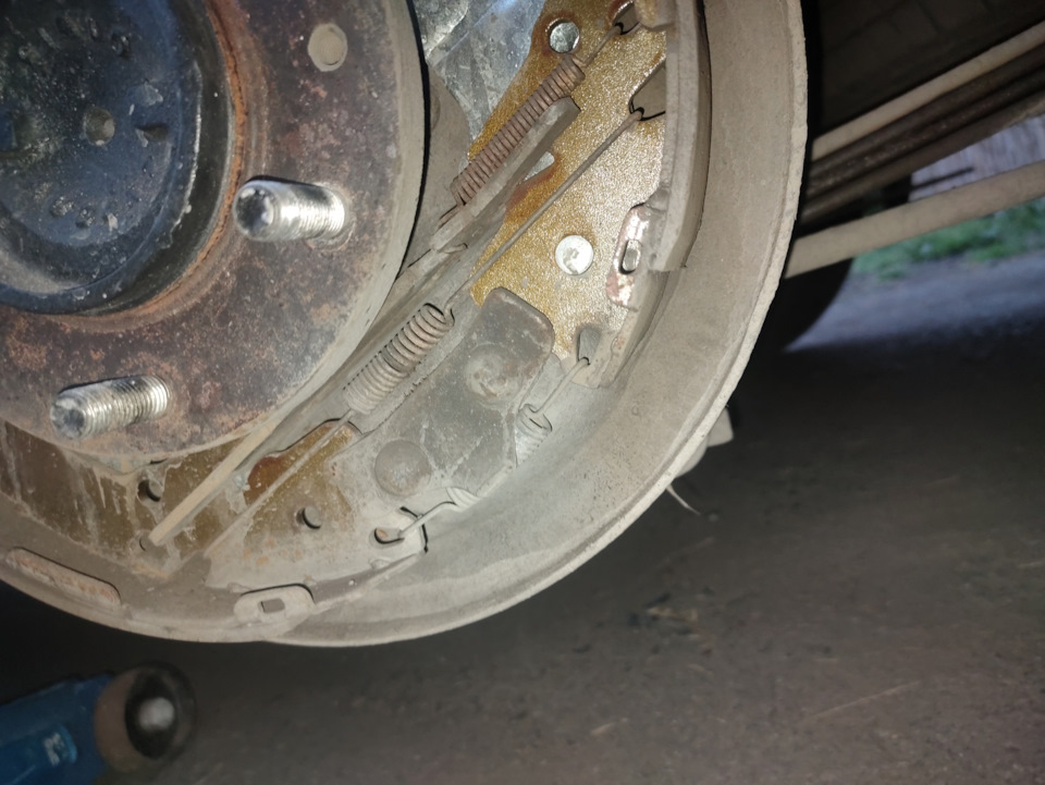 Ремонт задних тормозов Hyundai grand starex — Hyundai Grand Starex, 2,4 ...