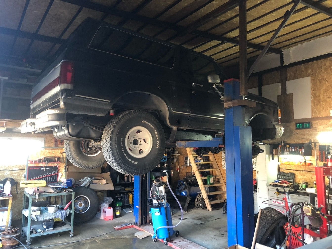 Замена масла в раздатке и замена топливного фильтра — Ford Bronco (4G ...