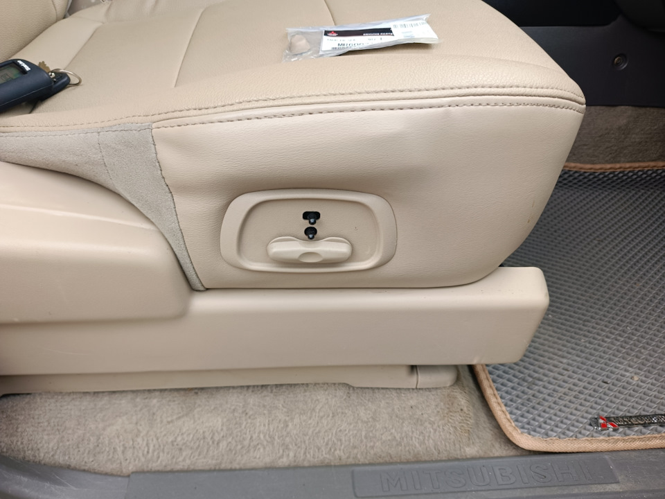 Ручка сидушки и отбойники дверей — Mitsubishi Montero III (V60), 3,8 л ...