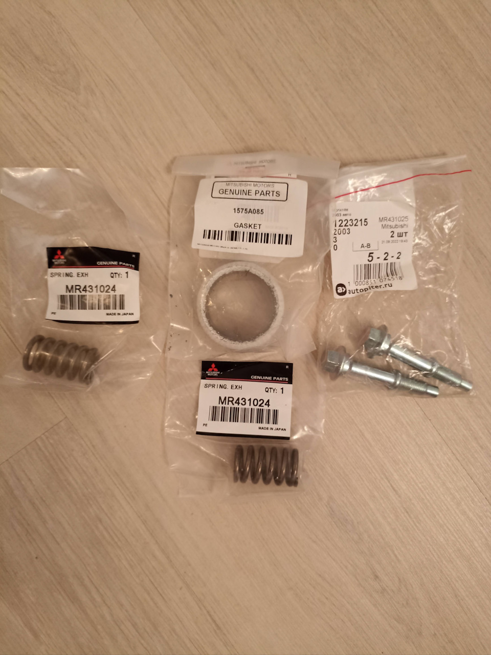 MR431025 БОЛТ КРЕПЛЕНИЯ ГЛУШИТЕЛЯ PAJERO/MONTERO, OUTLANDER (2000-2006 ...