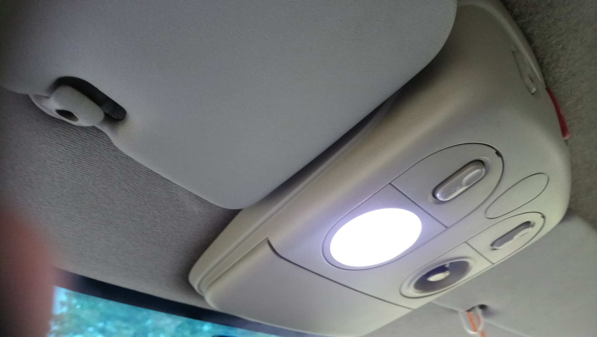 Светодиодная лампочка в плафон салона. — Renault Espace (3G), 2 л, 1999 ...