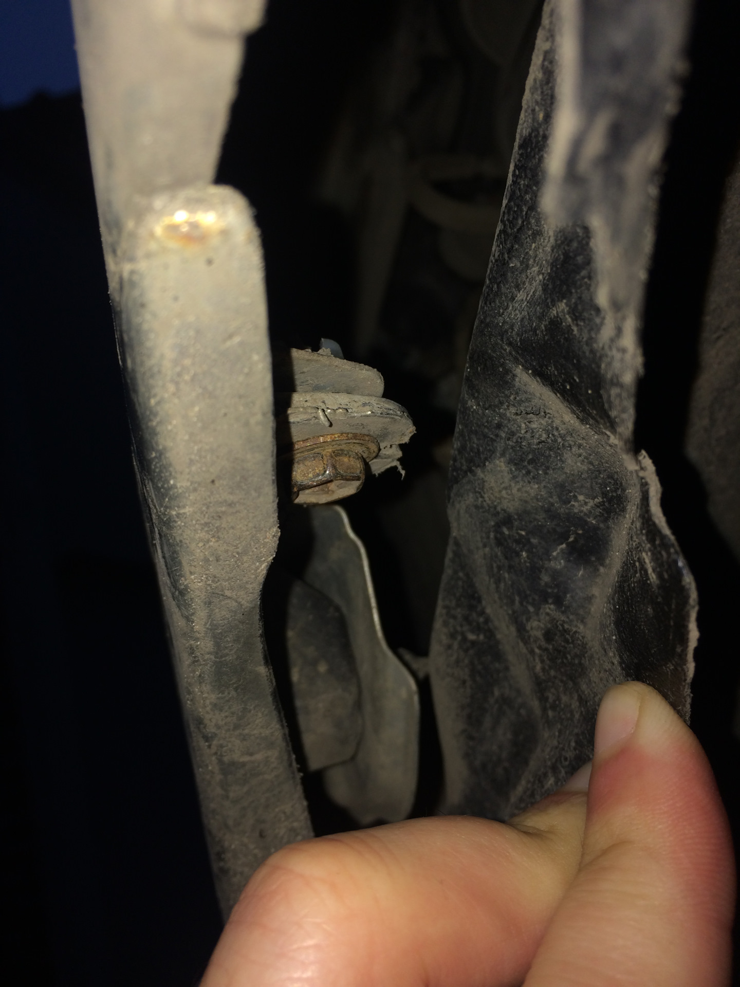 Клипса угла переднего бампера — Lexus RX (2G), 3 л, 2005 года | своими ...