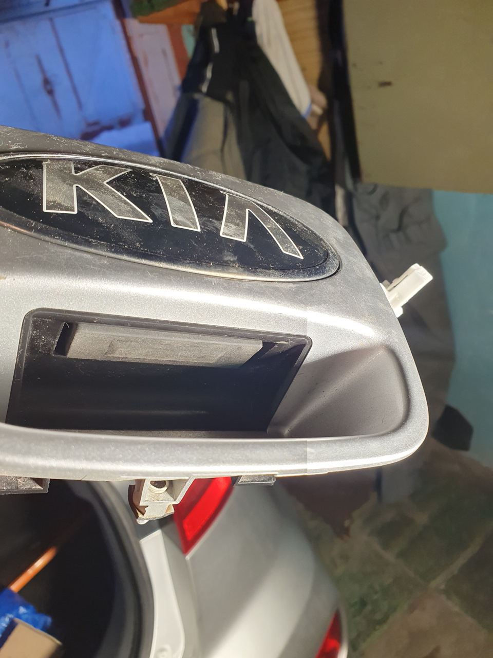 Замена кнопки багажника — KIA Rio 5-door (3G), 1,1 л, 2015 года ...