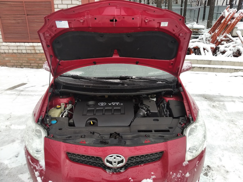 Крышка двигателя — Toyota Auris (1G), 1,6 л, 2007 года | запчасти | DRIVE2