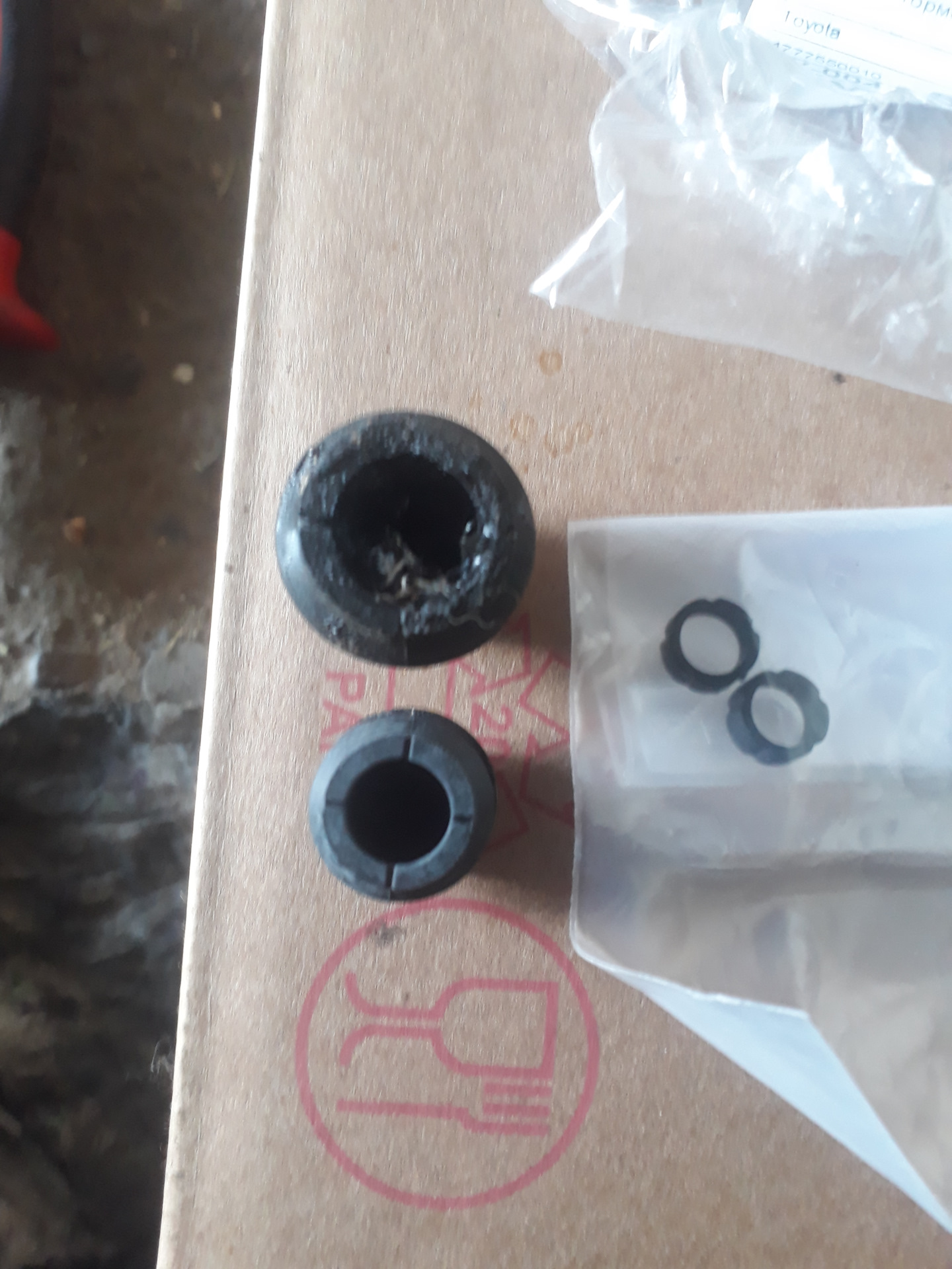 Обслуживание скоб передних суппортов — Toyota Mark II (90), 2,5 л, 1993 ...