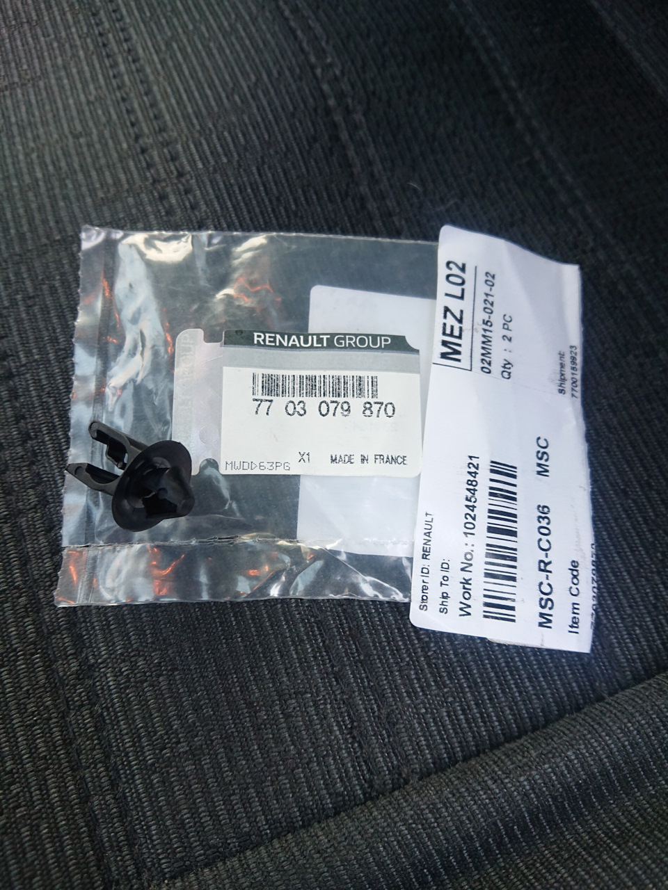 7703079870 Скоба крепления трубки омыват RENAULT | Запчасти на DRIVE2