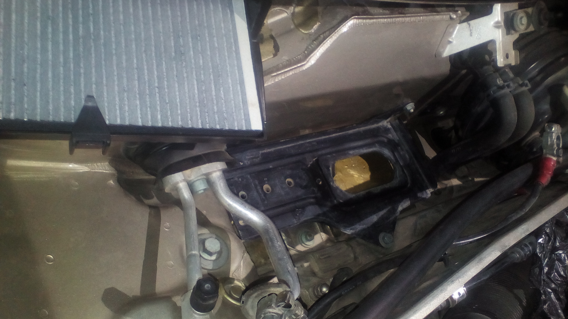 Заменил короб фильтра салона. — Volkswagen Passat B5, 2 л, 2004 года ...