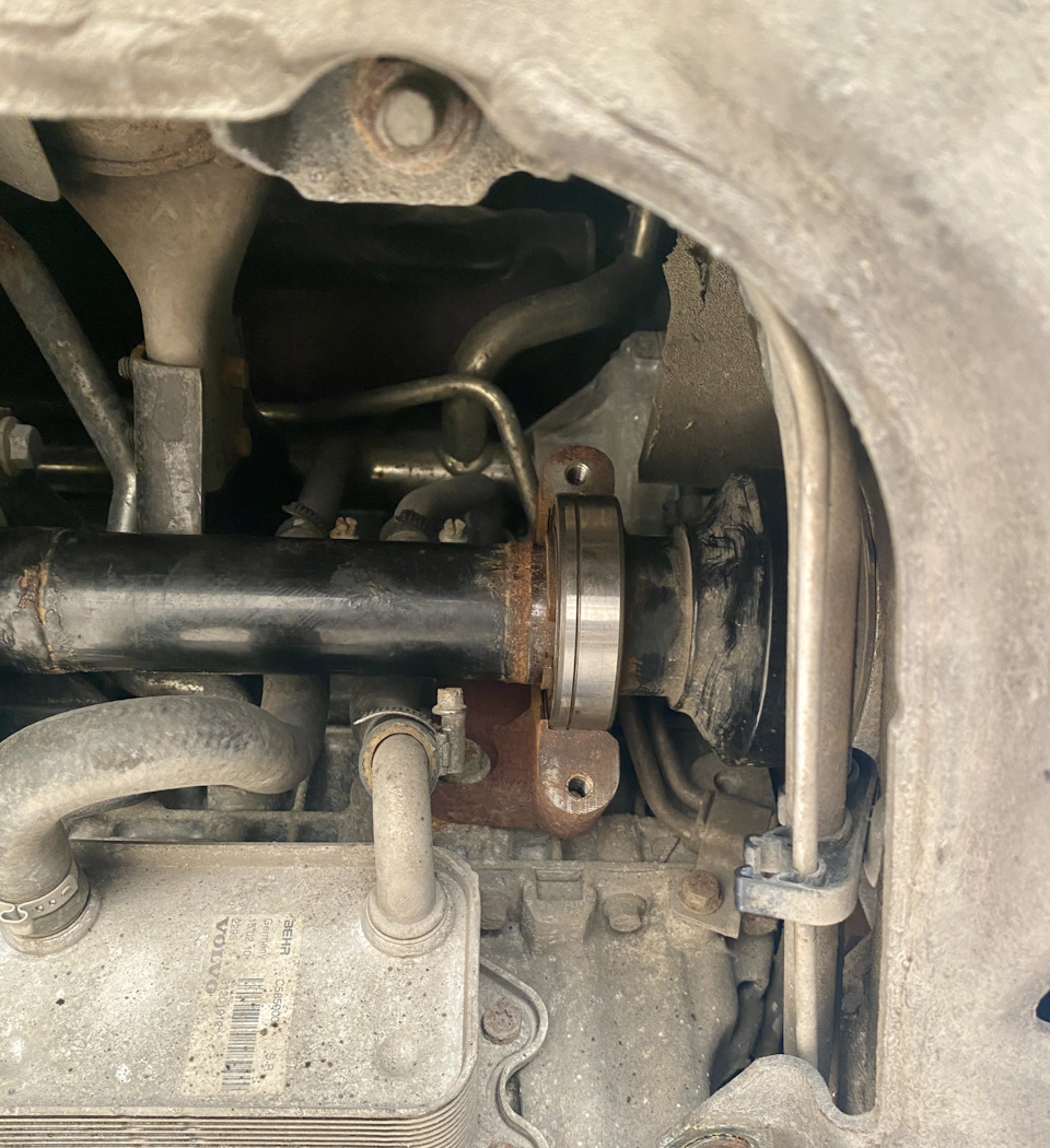 Замена промежуточного подшипника вала — Volvo XC90 (1G), 2,4 л, 2010 ...