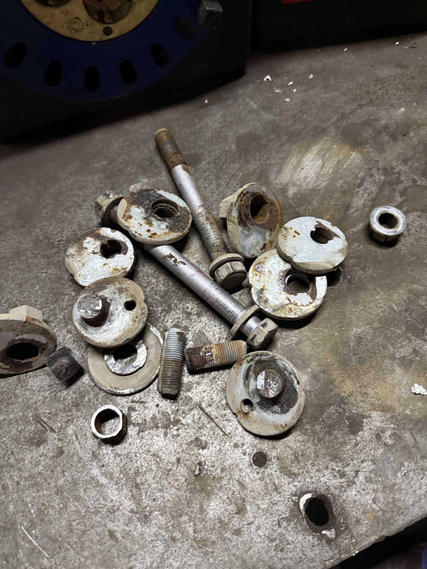 Замена нижних рычагов. — Toyota Land Cruiser Prado 150-series, 3 л ...