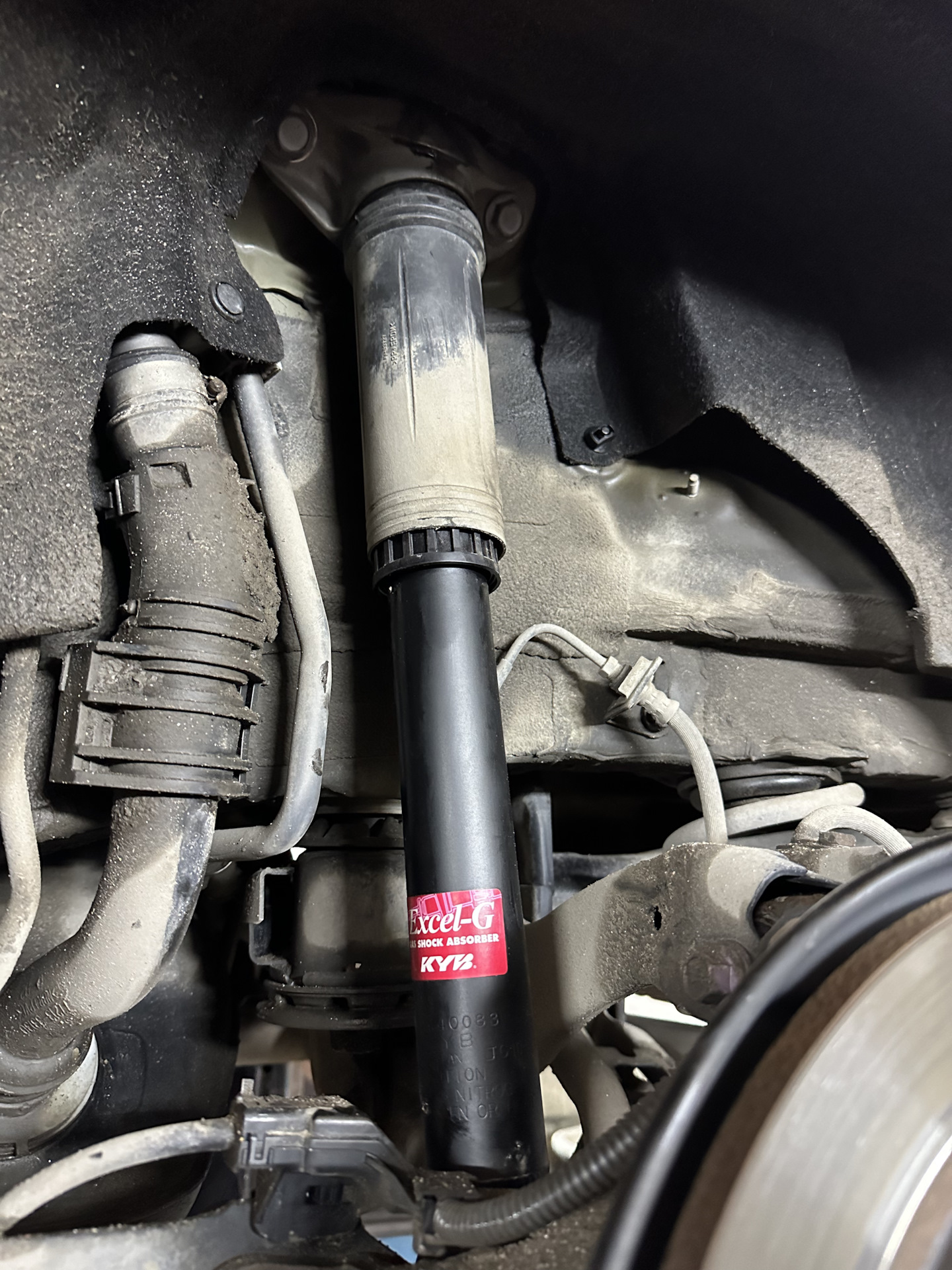 Заменил круг Амортизаторы — Toyota Camry (XV70), 2,5 л, 2020 года ...